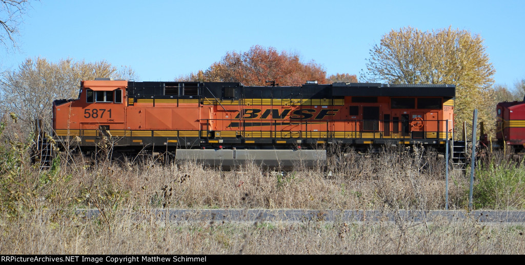 BNSF 5871